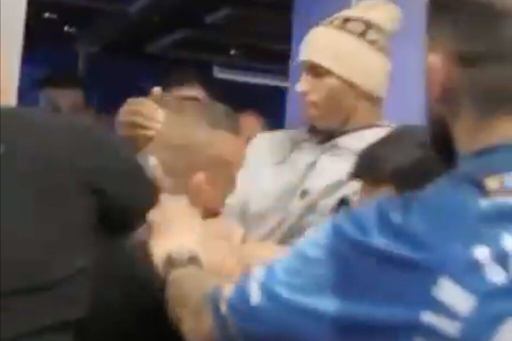 🎥 UFC vechter levenslang geschorst na Backstage gevecht: 'Grote schande ...